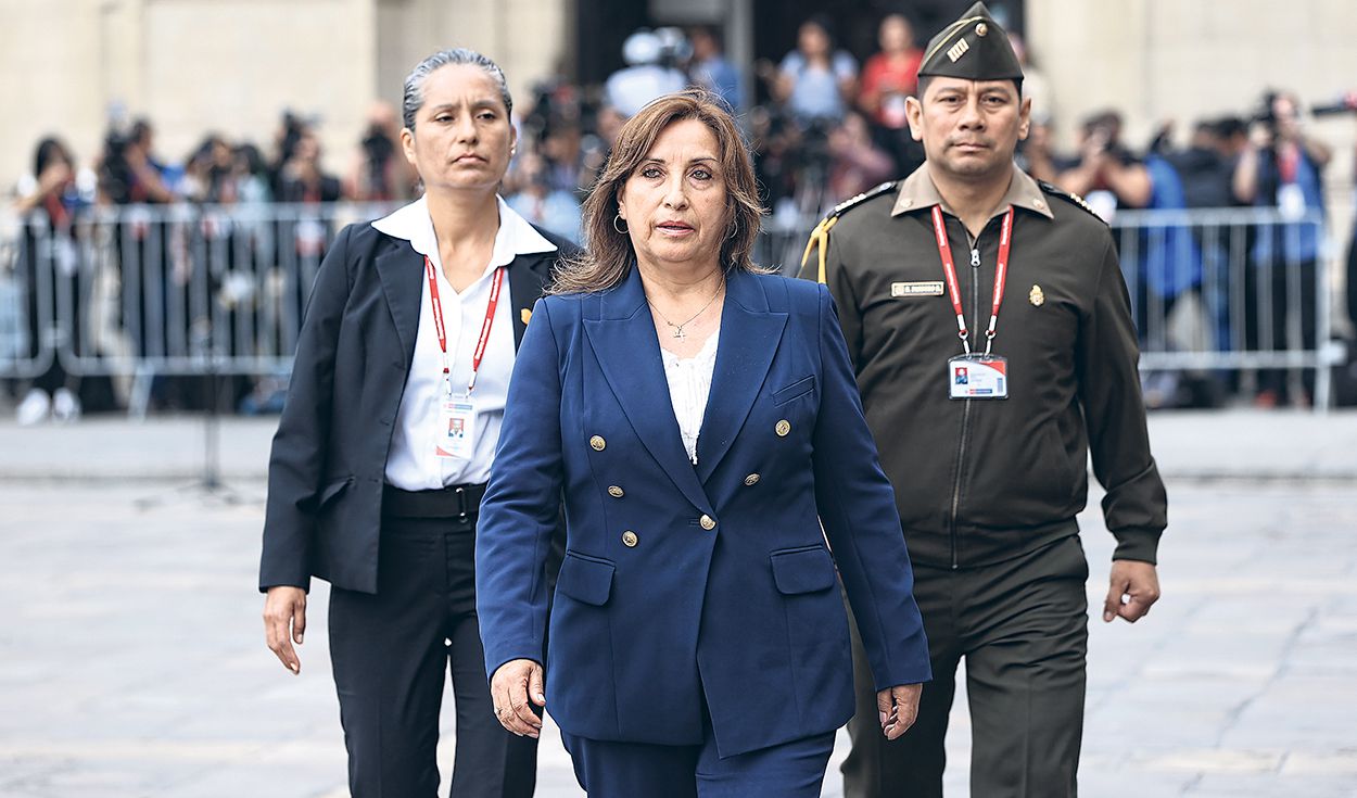 La República - María Elena Castillo